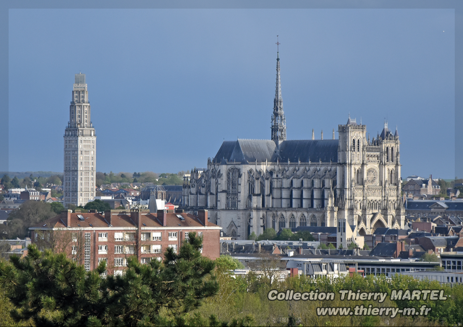 Tour Perret & Cathédrale d'Amiens vue depuis l'hôpital Nord